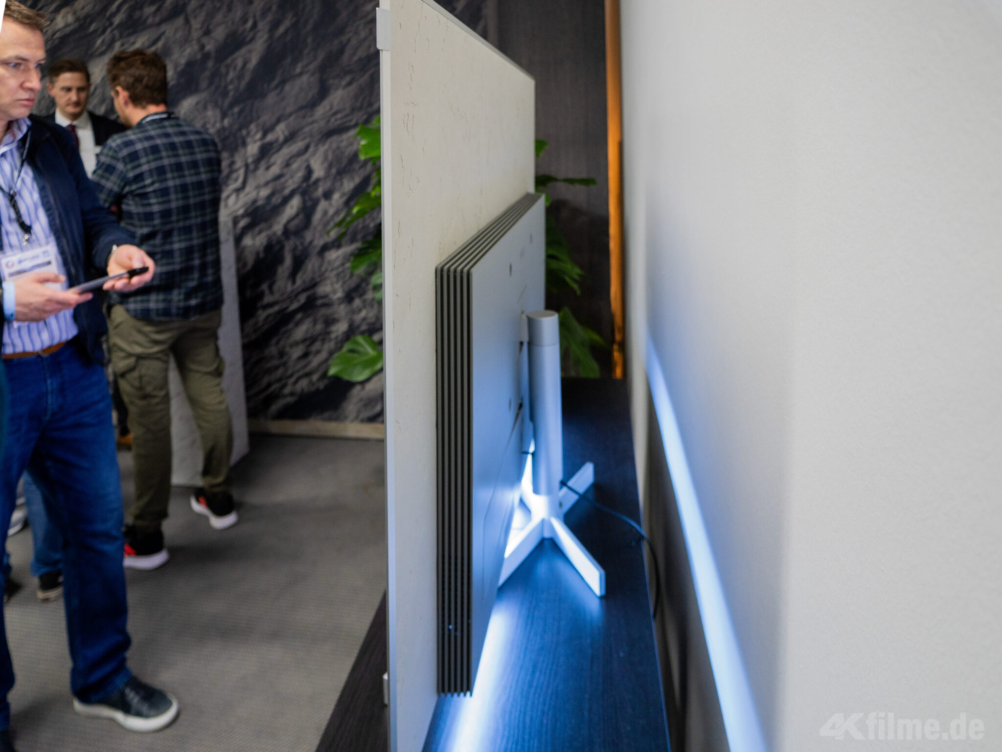 Loewe Stellar: Erste Bilder und Video zum neuen Premium OLED TV mit ...